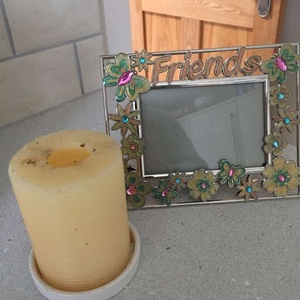 FreelyWheely: Picture frame and candle