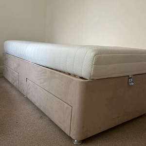 FreelyWheely: Single fully adjustable bed