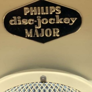 FreelyWheely: Vintage Phillips Record Player