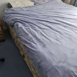 FreelyWheely: Queen size bed