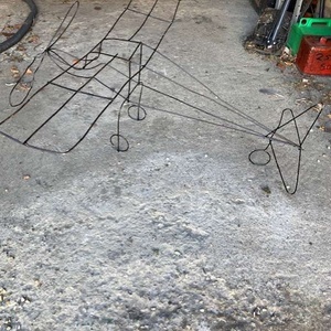 FreelyWheely: Topiary Airplane Frame