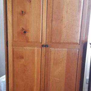 FreelyWheely: Pine wardrobe