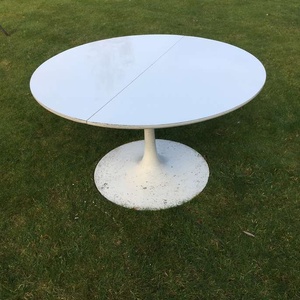 FreelyWheely: Circular table
