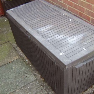 FreelyWheely: FREE large keter plastic garden storage box