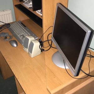 FreelyWheely: Computer desk