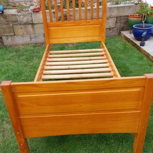 FreelyWheely: Single size bed frame