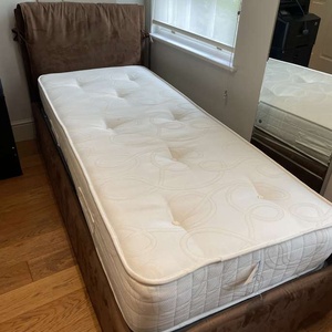 FreelyWheely: Single bed with storage