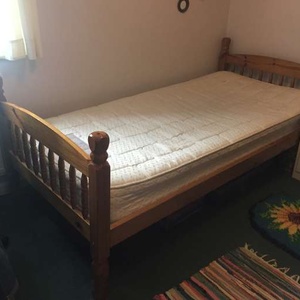 FreelyWheely: Solid wood single bed