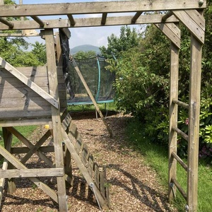 FreelyWheely: Climbing frame and slide