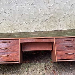 FreelyWheely: Dressing table