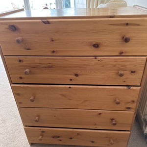 FreelyWheely: Pine chest of drawers