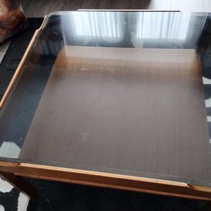 FreelyWheely: Glass topped coffee table