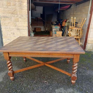 FreelyWheely: Solid wood dining table