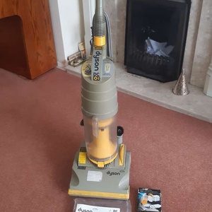 FreelyWheely: Dyson DC01 upright vacuum cleaner