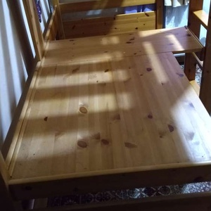 FreelyWheely: Bunk bed integral desk & second bed