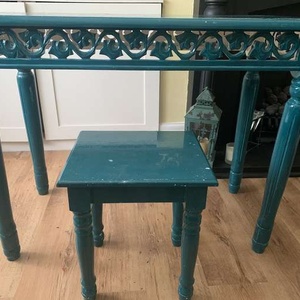 FreelyWheely: Dressing table/desk and stool