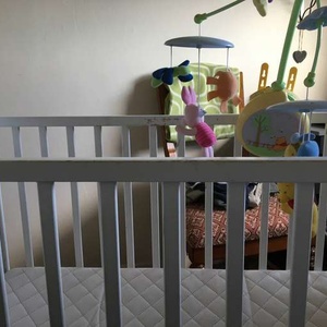 FreelyWheely: White Drop Side Cot