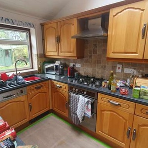 FreelyWheely: Oak kitchen units