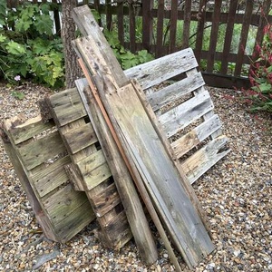 FreelyWheely: Wooden pallets and fencing wood