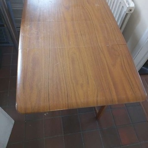 FreelyWheely: Small folding table