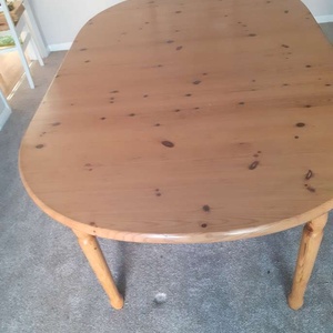 FreelyWheely: Extendable dining table