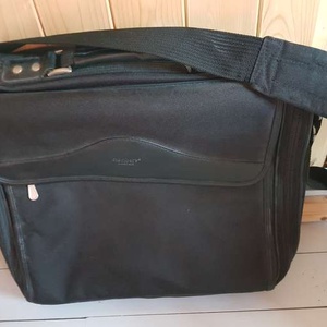 FreelyWheely: Briefcase