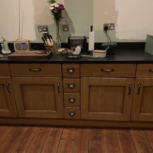 FreelyWheely: Oak fronted kitchen units