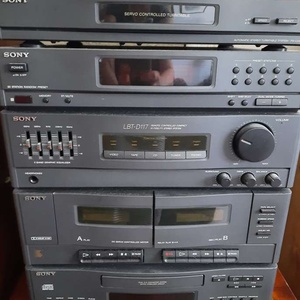 FreelyWheely: Retro 1980s music deck