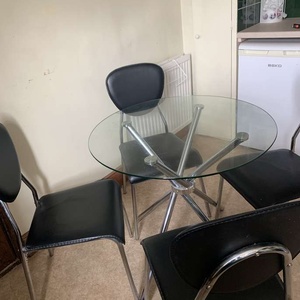 FreelyWheely: Round glass table and 4 chairs