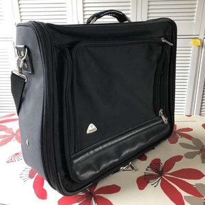 FreelyWheely: Suit carrier suitcase