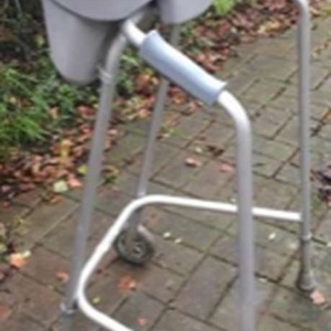 FreelyWheely: Bucket garden mobility aid