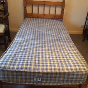 FreelyWheely: Single pine bed