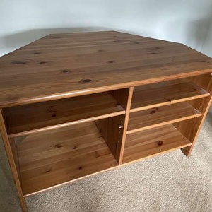 FreelyWheely: TV corner unit