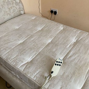 FreelyWheely: Single Raisable Bed