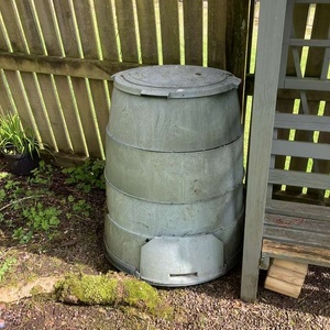 FreelyWheely: Compost bin