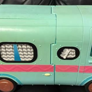 FreelyWheely: Lol doll glamping bus