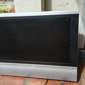 FreelyWheely: Sharp TV LC-26P50E