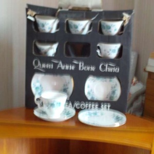FreelyWheely: Queen Anne 15 piece Tea/Coffee set