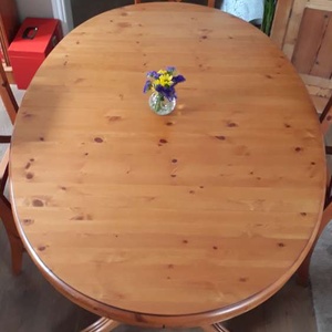 FreelyWheely: Extendable dining table