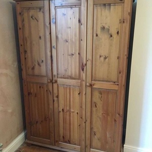 FreelyWheely: Lovely pine triple wardrobe