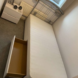 FreelyWheely: Single Divan Bed with headboard