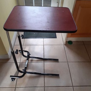 FreelyWheely: Overbed table