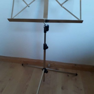 FreelyWheely: Music stand