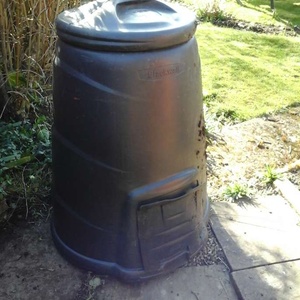 FreelyWheely: Compost bin