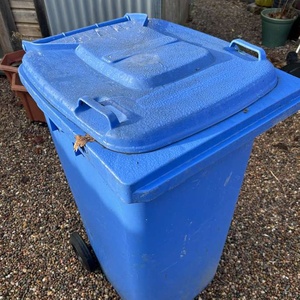 FreelyWheely: Wheely Bin