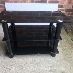 FreelyWheely: Glass/aluminium TV/lamp table