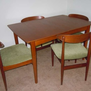 FreelyWheely: Teak Dining table and 4 chairs