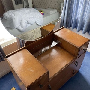 FreelyWheely: Vintage Dressing Table
