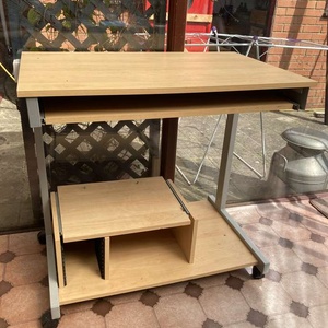 FreelyWheely: Computer desk on wheels.