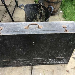 FreelyWheely: Very old tool box